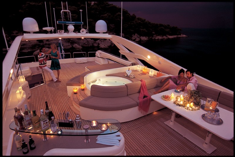 Yacht PANDORA, Custom Line (Ferretti Group) | CHARTERWORLD Luxury ...